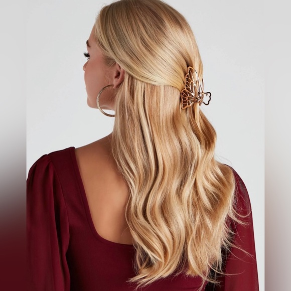 Lulus | Accessories | New Lulus Monarch Mama Gold Metal Claw Hair Clip ...
